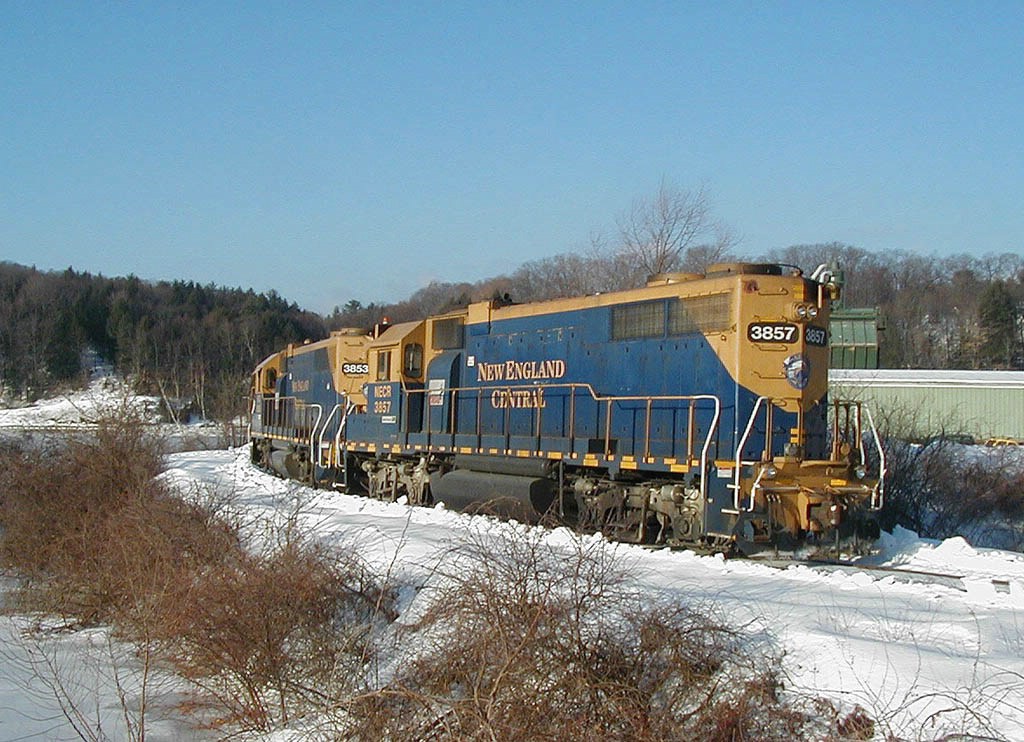NECR 3853 & 3857 on north leg of wye